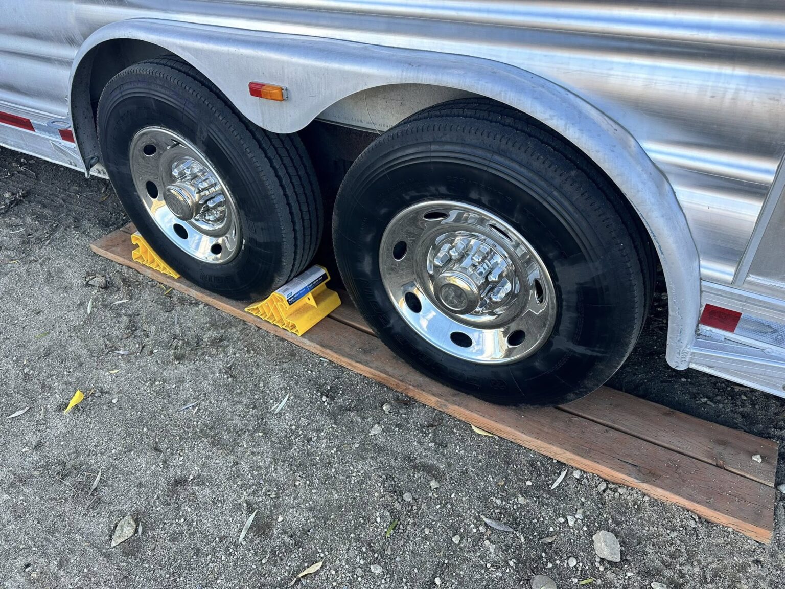2007 Platinum Horse Trailers - 4 Horse with 17' Short Wall Plus Slide ...
